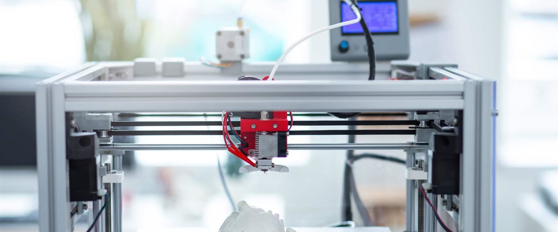 How does 3d printing help reduce costs in the medical field?